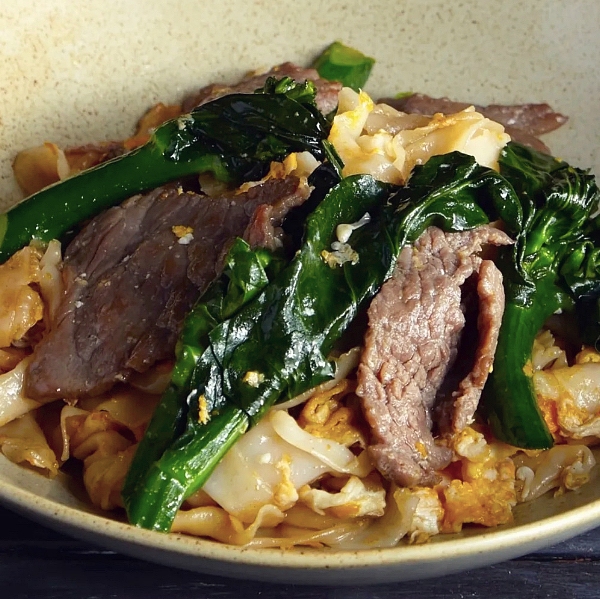 How to Make Thai Pad See Ew (Thai Stir Fried Noodles) Like a MICHELIN ...